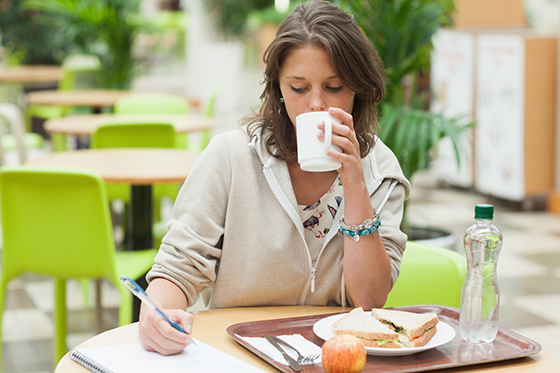 Eating Healthy in College Without a Kitchen | TeenLife